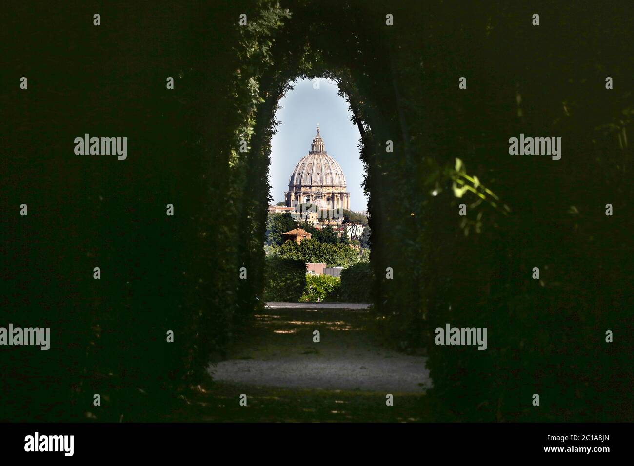 The view of st peter’s Basilica as seen from the Aventine Keyhole in ...