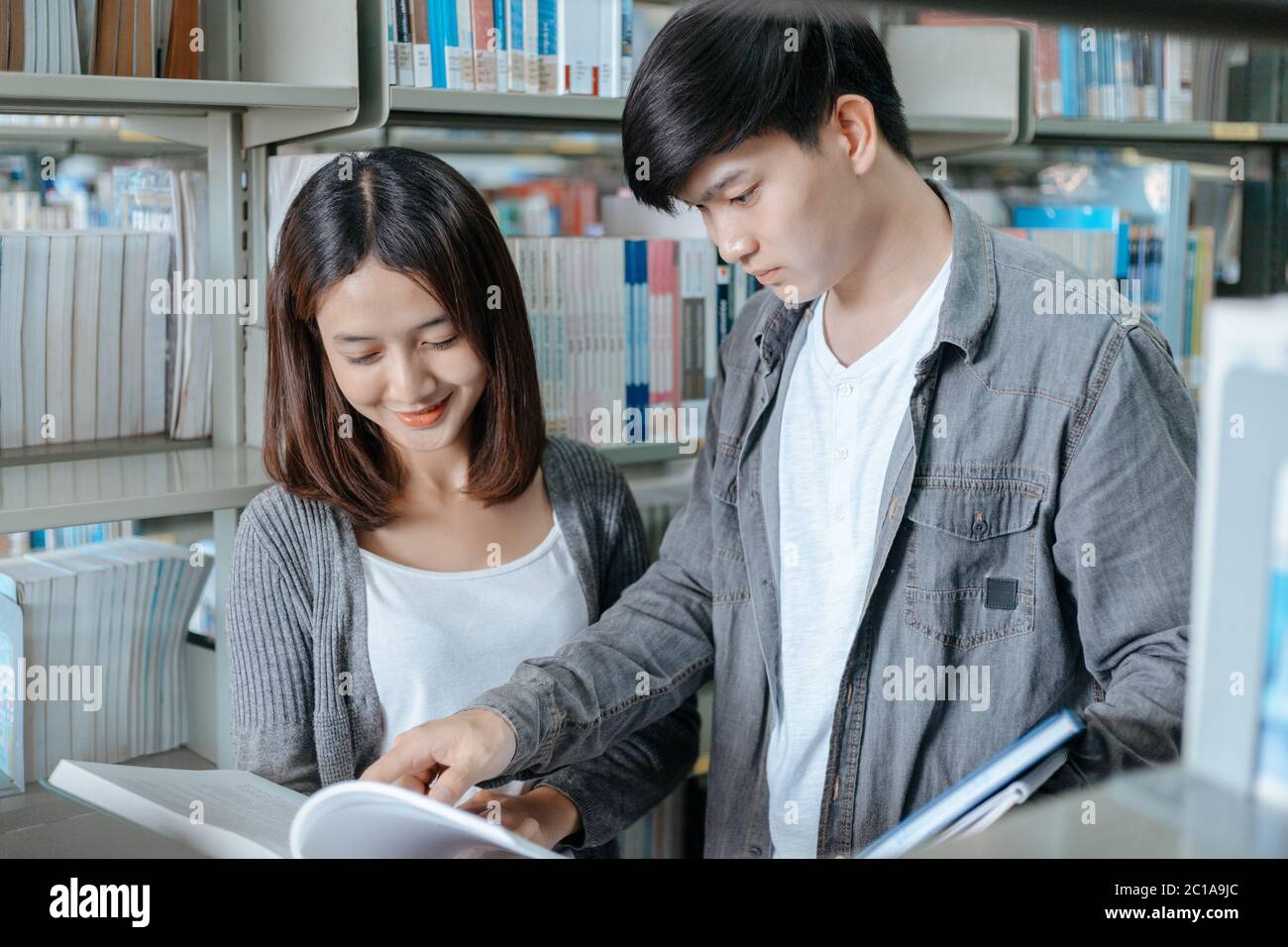 Student college opening reading hi-res stock photography and images - Alamy