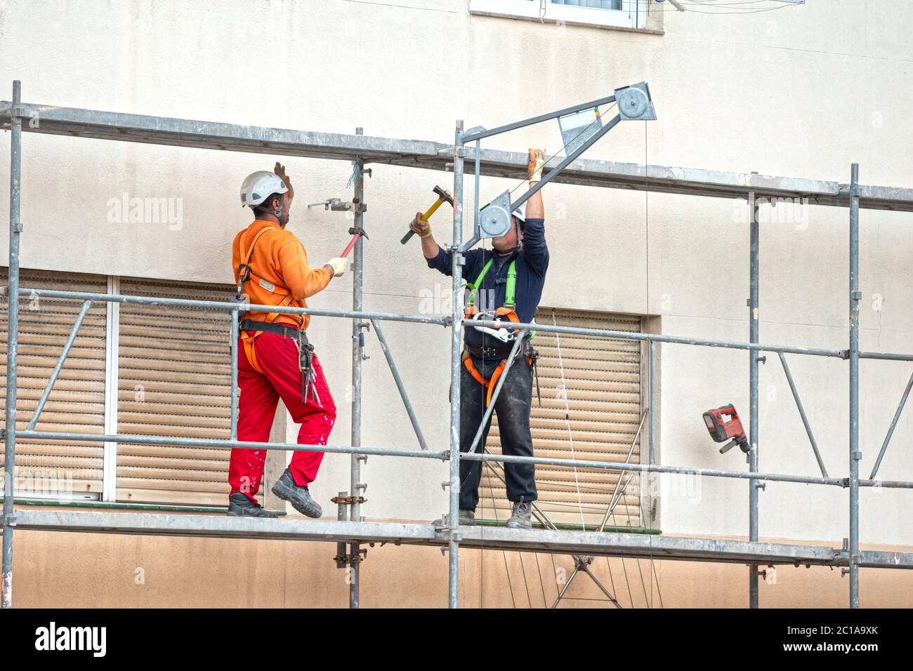 workers setting scaffolding on a facade Stock Photo - Alamy