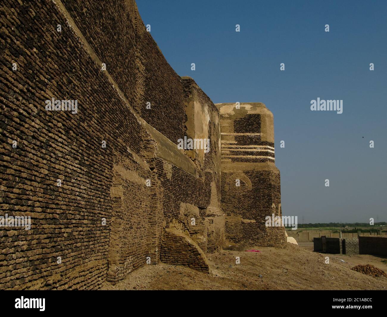 Exterior view to Zabid old fortress in Yemen Stock Photo - Alamy