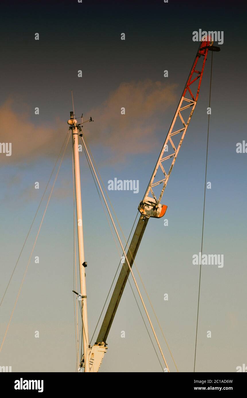 Crane mast hi-res stock photography and images - Alamy