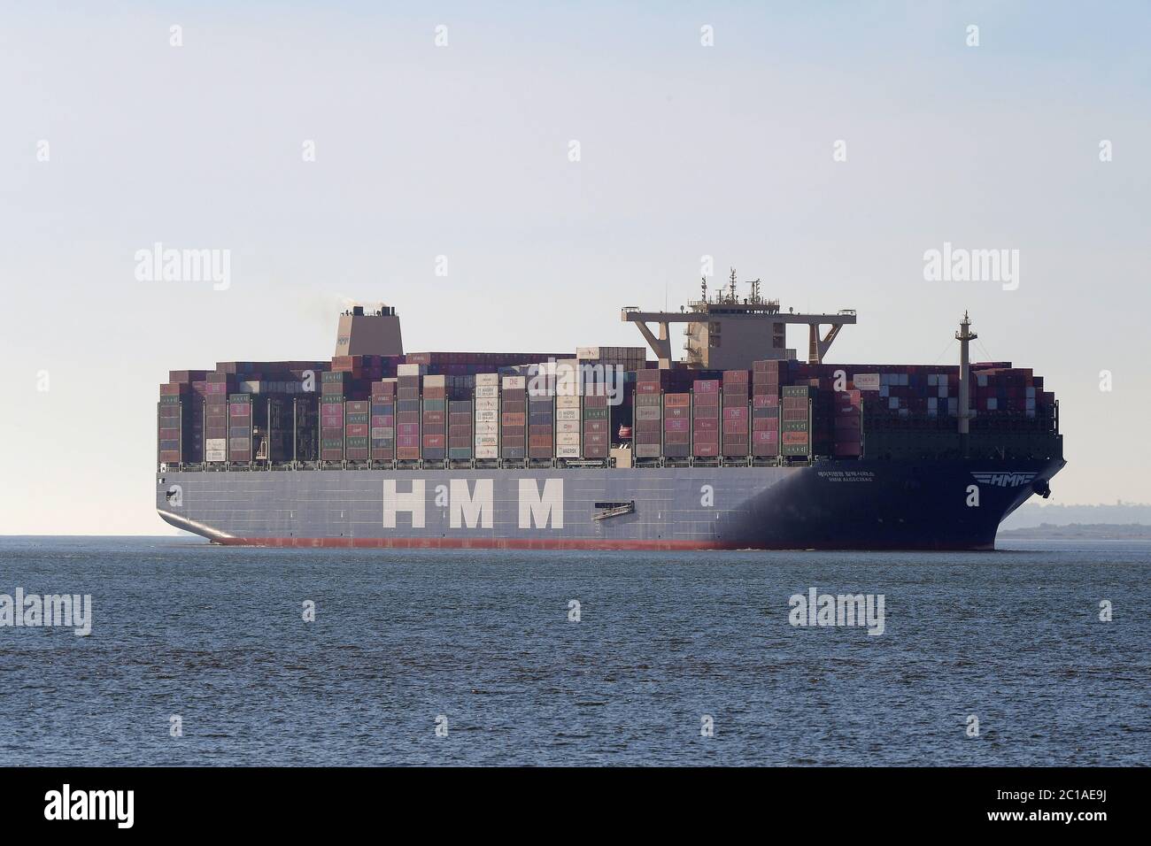 HMM Algeciras, the largest container ship on earth, and the biggest ...