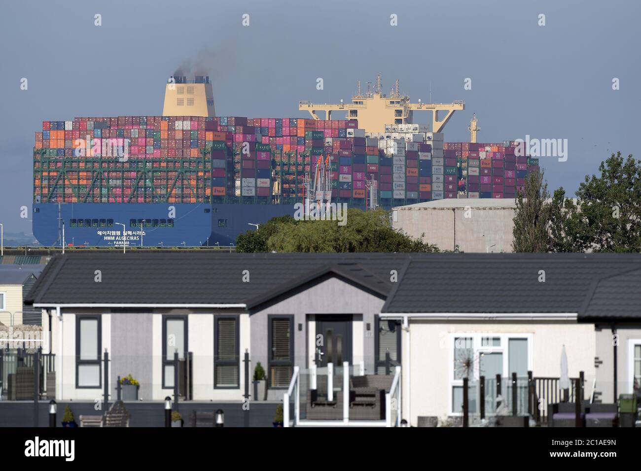 HMM Algeciras, the largest container ship on earth, and the biggest ...