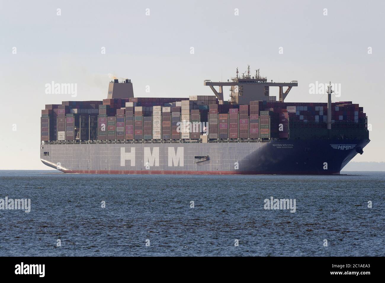 HMM Algeciras, the largest container ship on earth, and the biggest ...