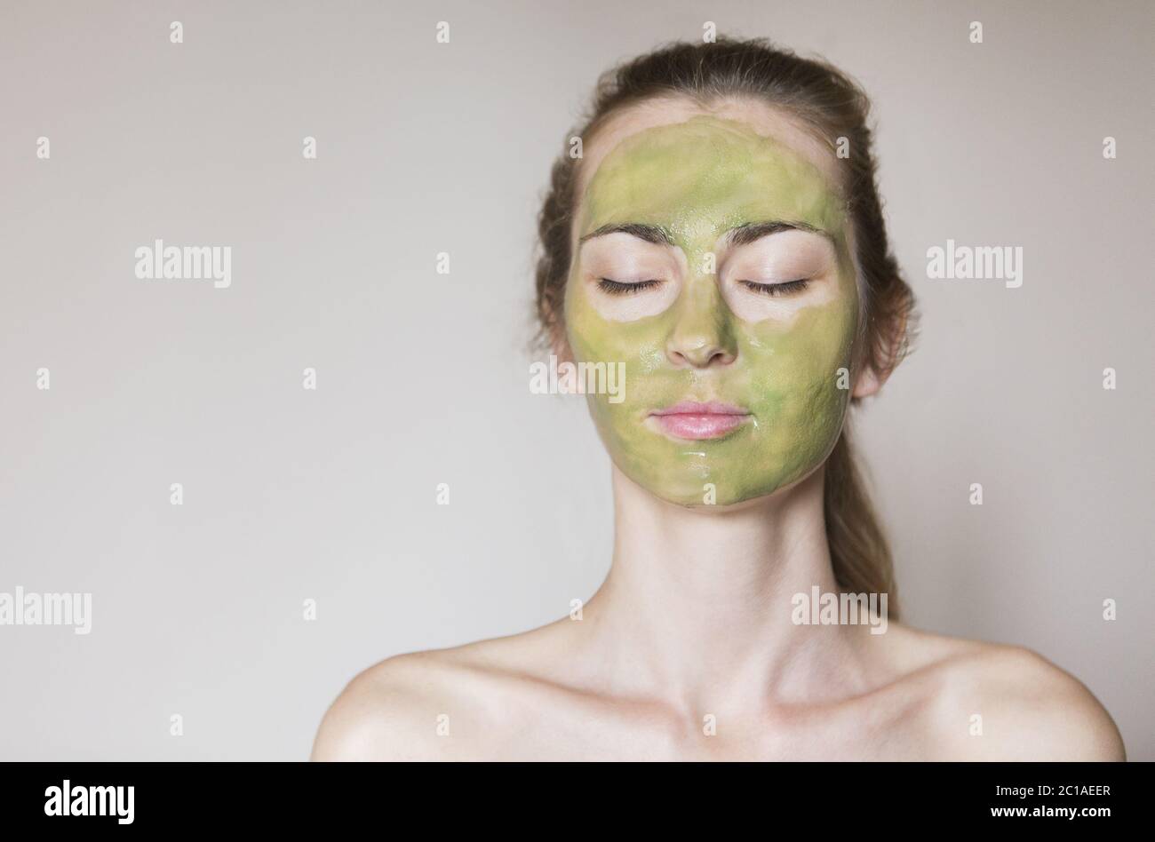 Green eye mask woman hi-res stock photography and images - Alamy