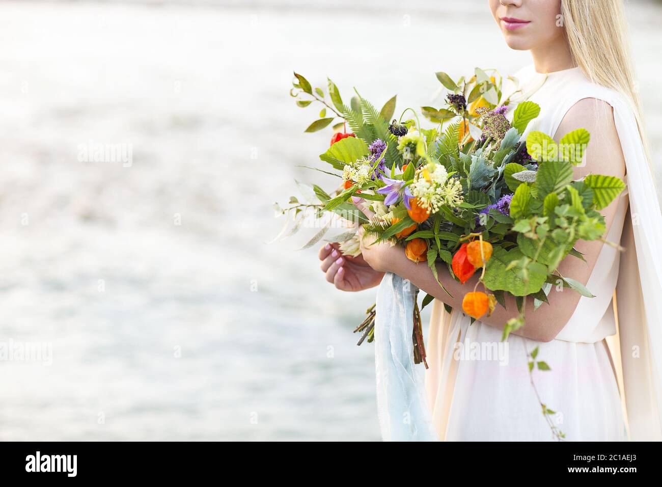Beautiful happy bride wuth bouquet Stock Photo - Alamy