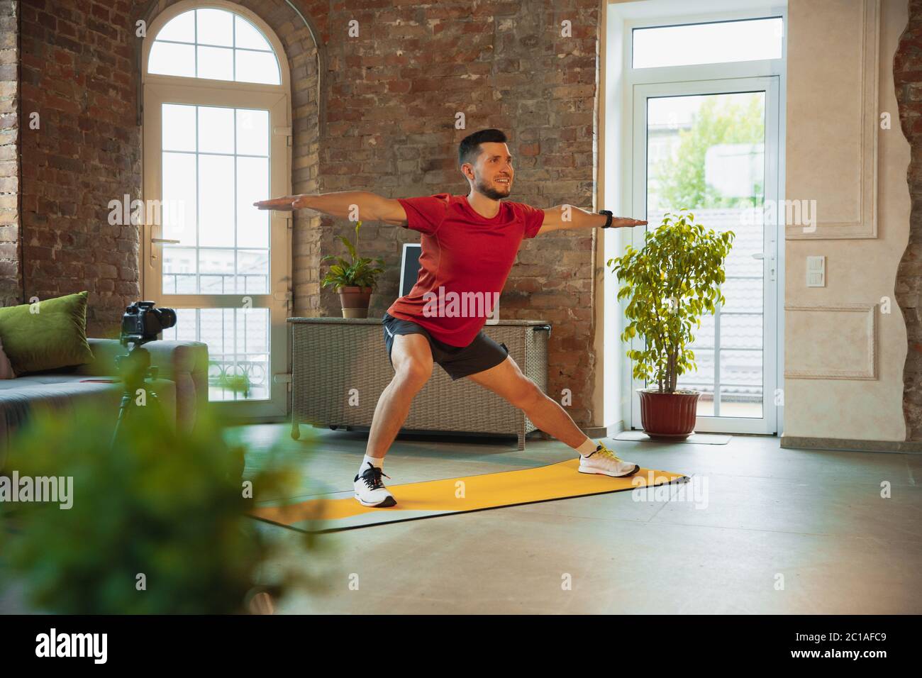 Fitness course video tutorial hi-res stock photography and images - Alamy