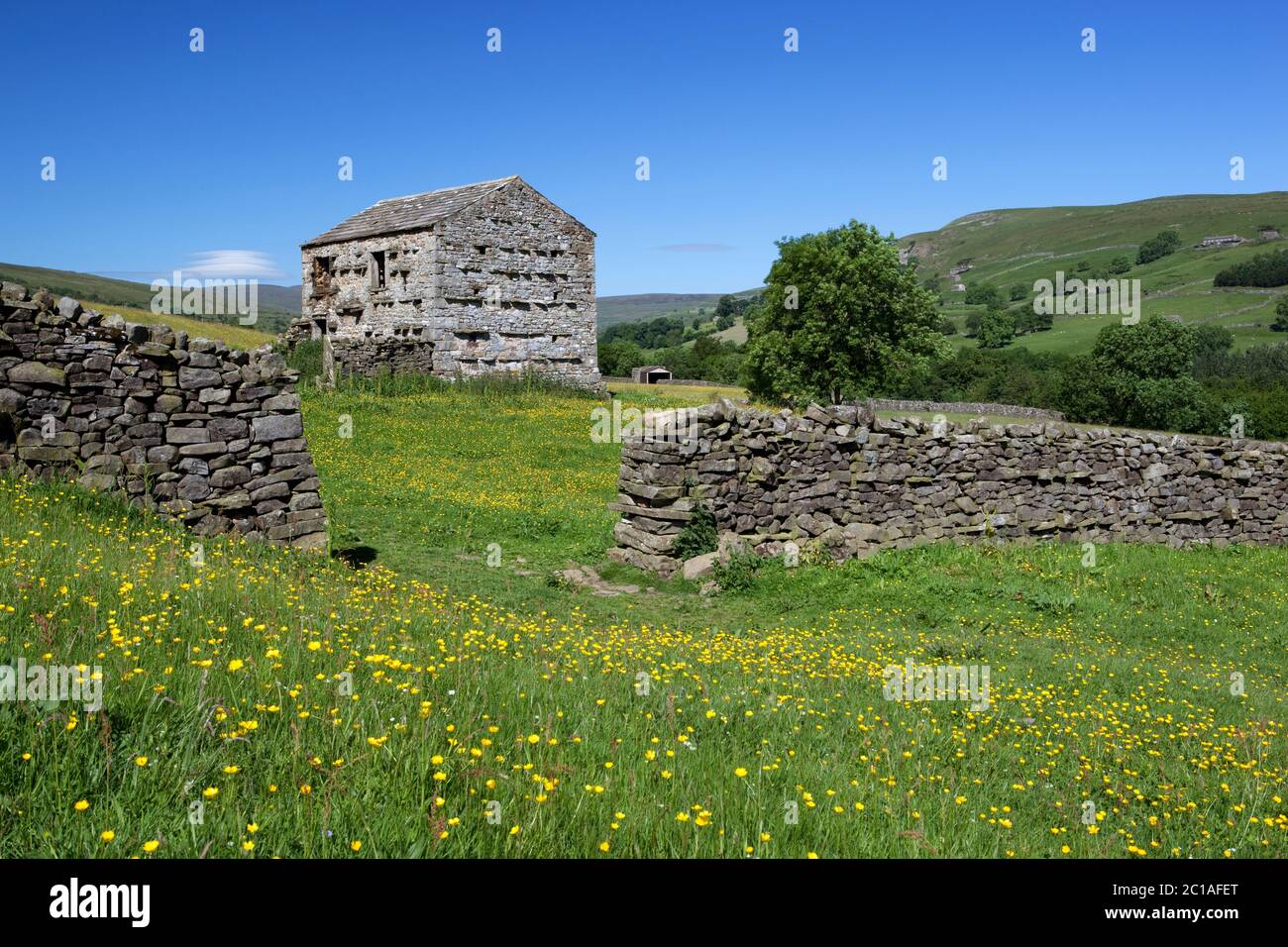 Barn yorkshire dales hi-res stock photography and images - Alamy