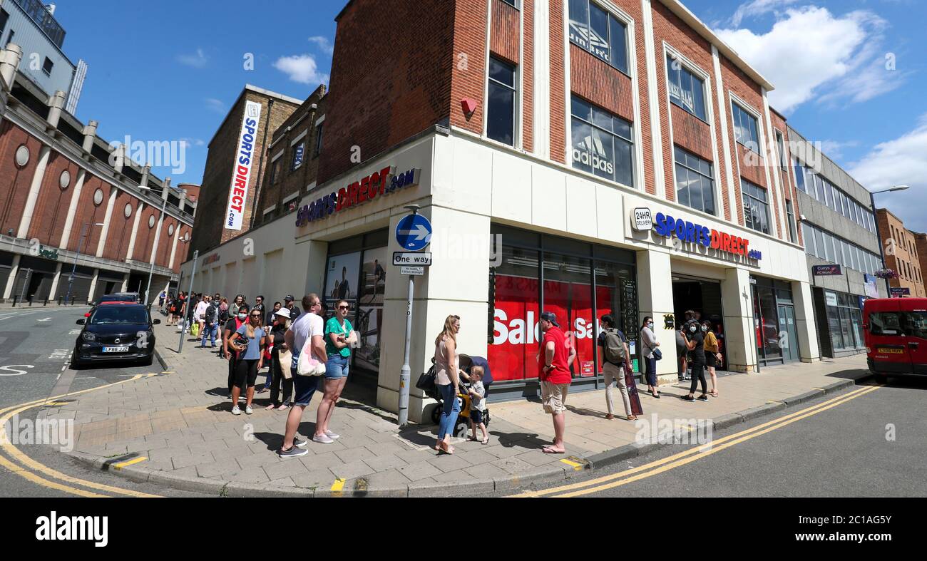 Shoppers queue outside sports direct hi-res stock photography and ...