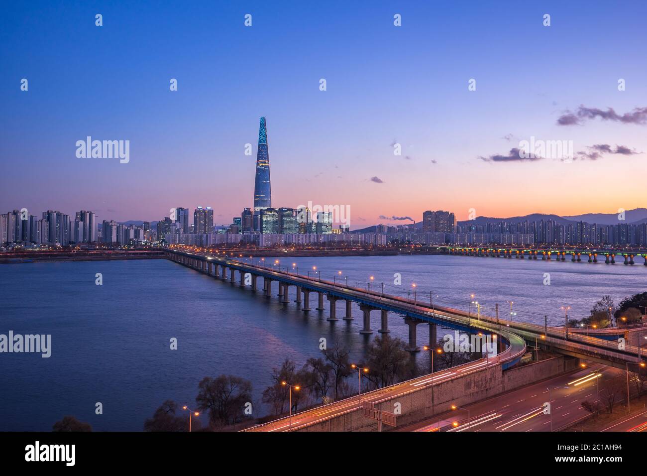 View han river in seoul hi-res stock photography and images - Alamy