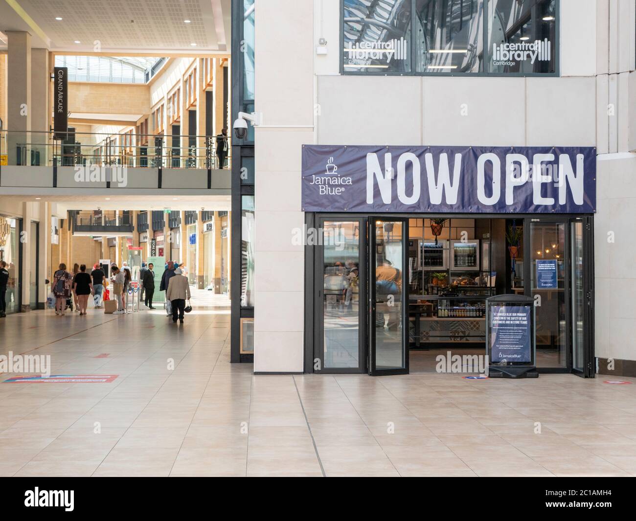 Cambridge, UK. 15th June, 2020. Shoppers in the Lion Yard shopping ...