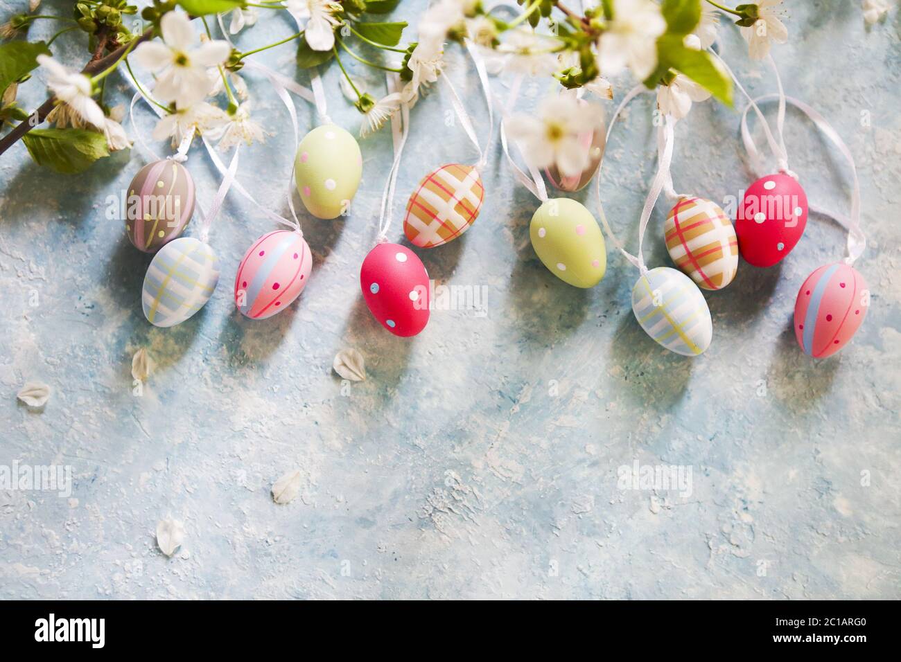 Easter background with Easter eggs and spring flowers Stock Photo - Alamy