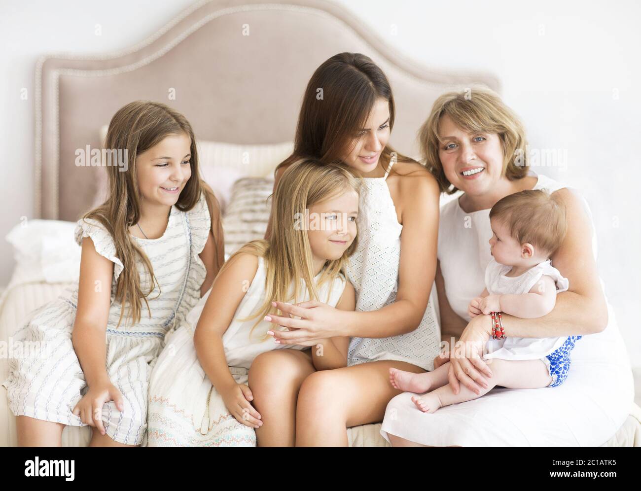 Grandmother daughter granddaughters hi-res stock photography and images ...
