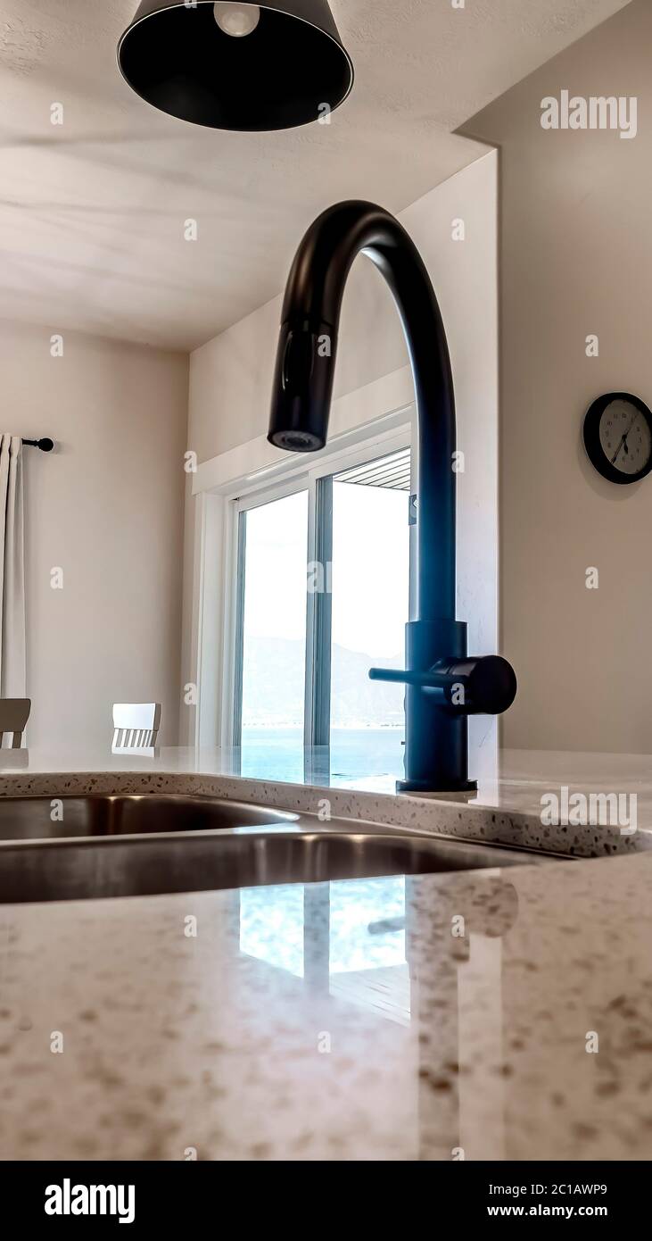 Curved sink hi-res stock photography and images - Alamy