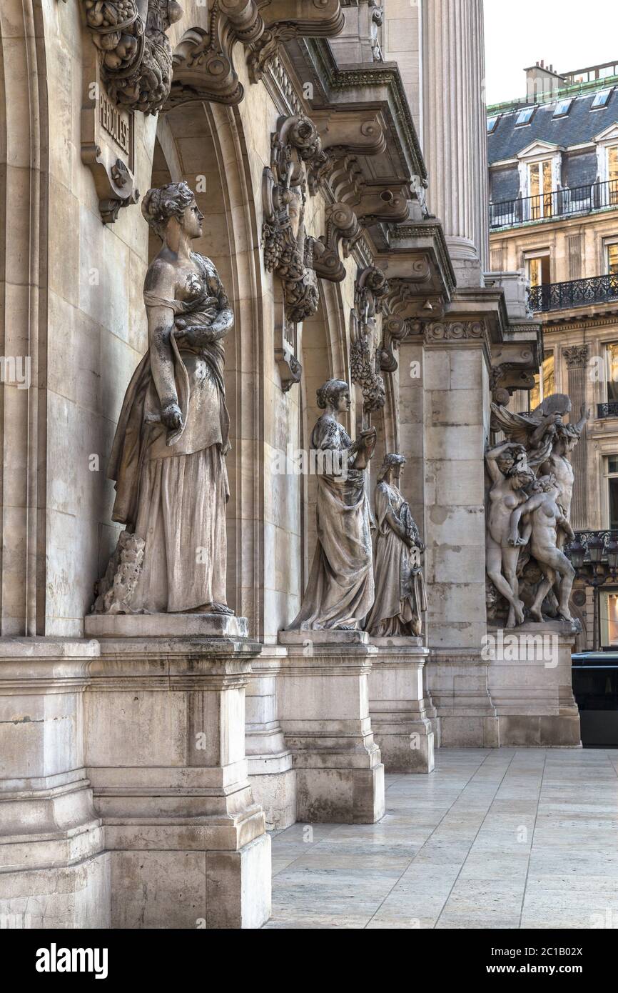 Architectural details of Opera National de Paris: Dance Facade ...