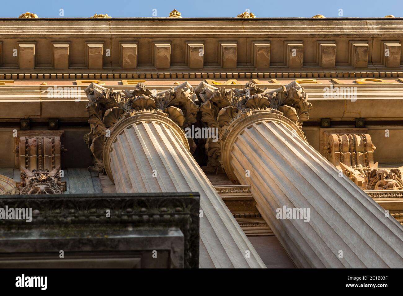 Corinthian column capital featuring acanthus leaves Stock Photo - Alamy