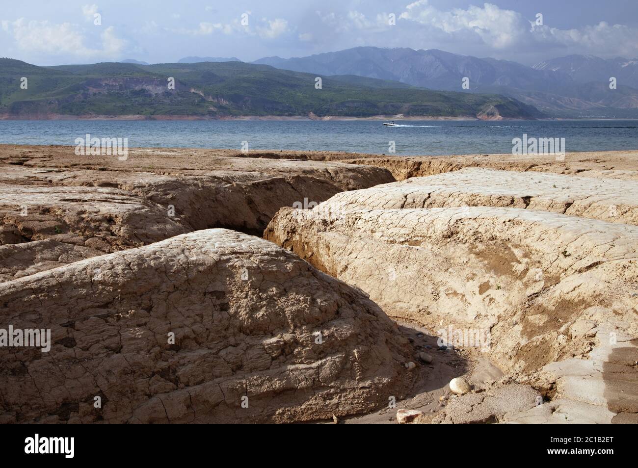 Crumbling earth hi-res stock photography and images - Alamy