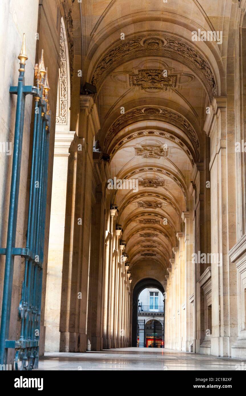 Colonnade du louvre hi-res stock photography and images - Alamy