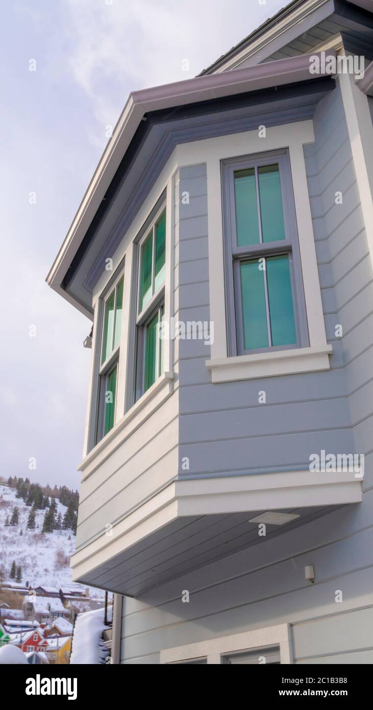 Bay window exterior hi-res stock photography and images - Alamy