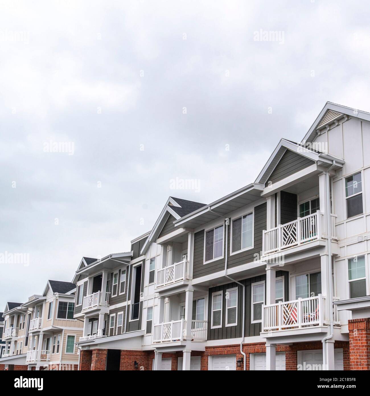 Receding brick wall hi-res stock photography and images - Alamy