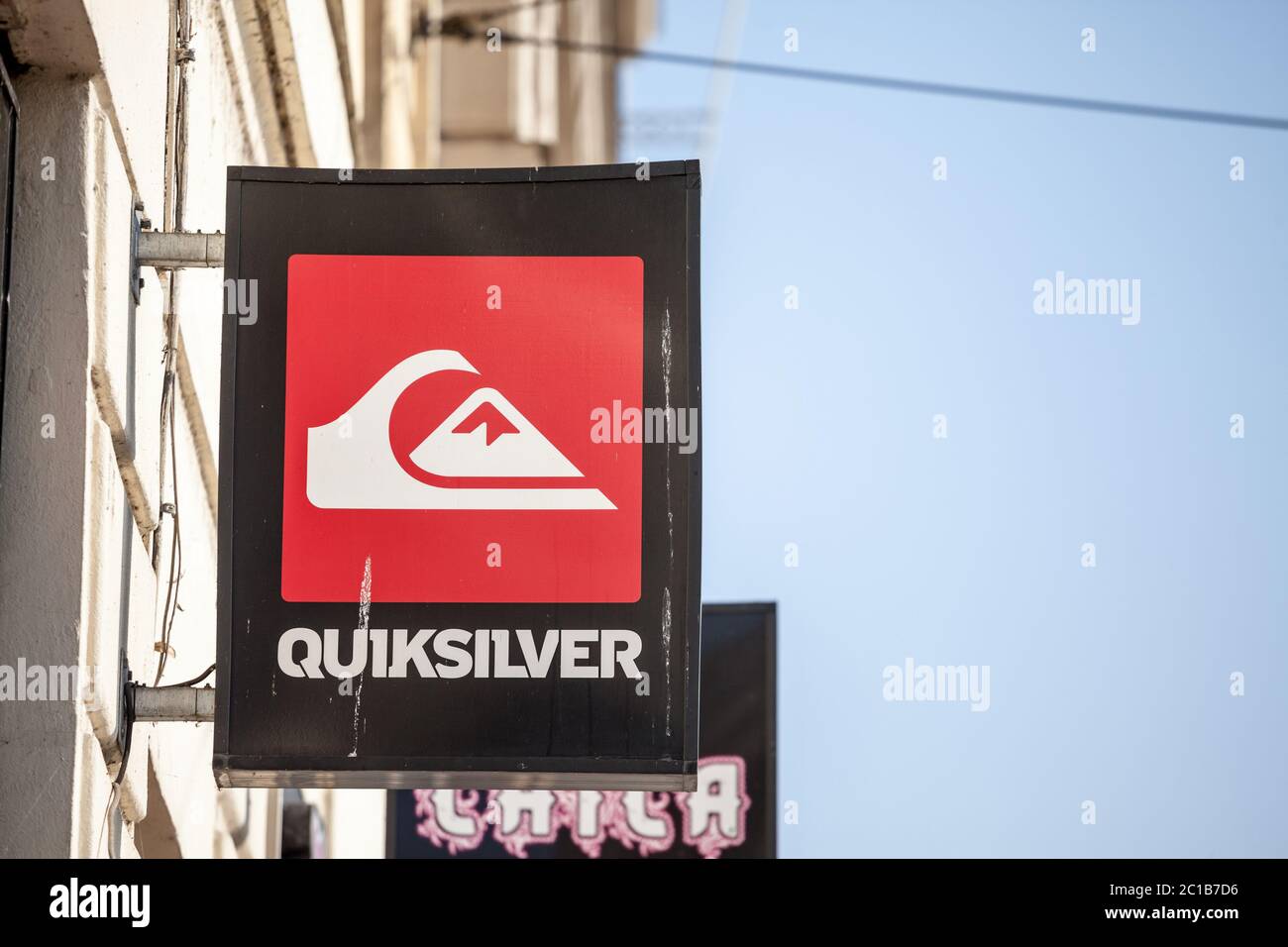 Quicksilver logo on clothing hi-res stock photography and images - Alamy