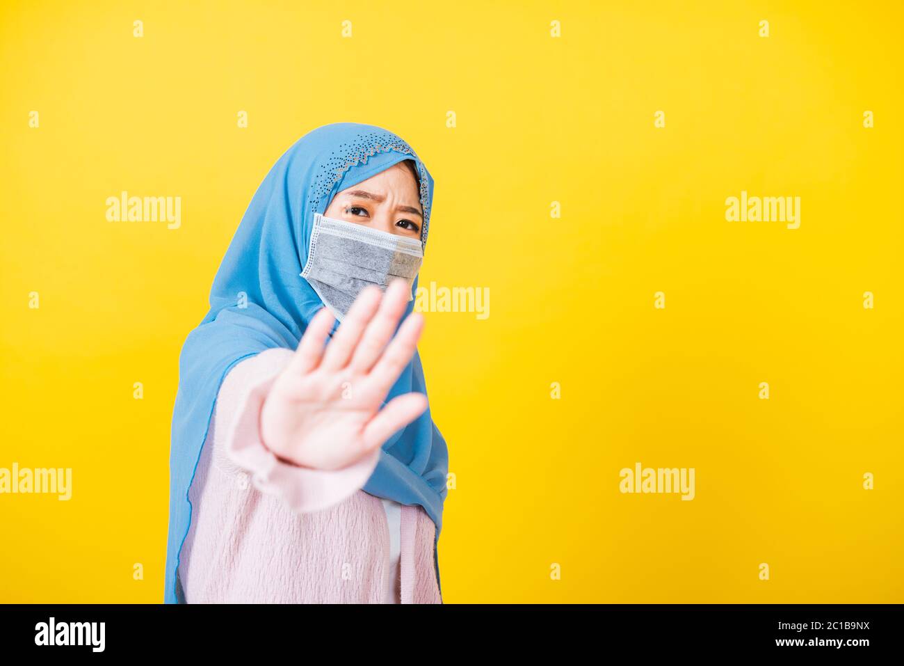 Asian Muslim Arab, Portrait of happy beautiful young woman Islam ...