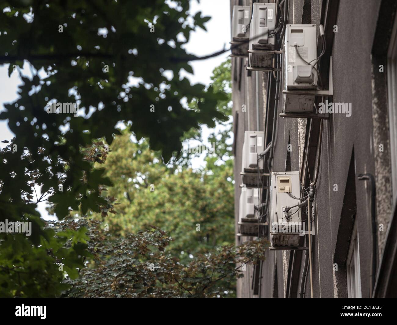 Old ac unit hi-res stock photography and images - Alamy