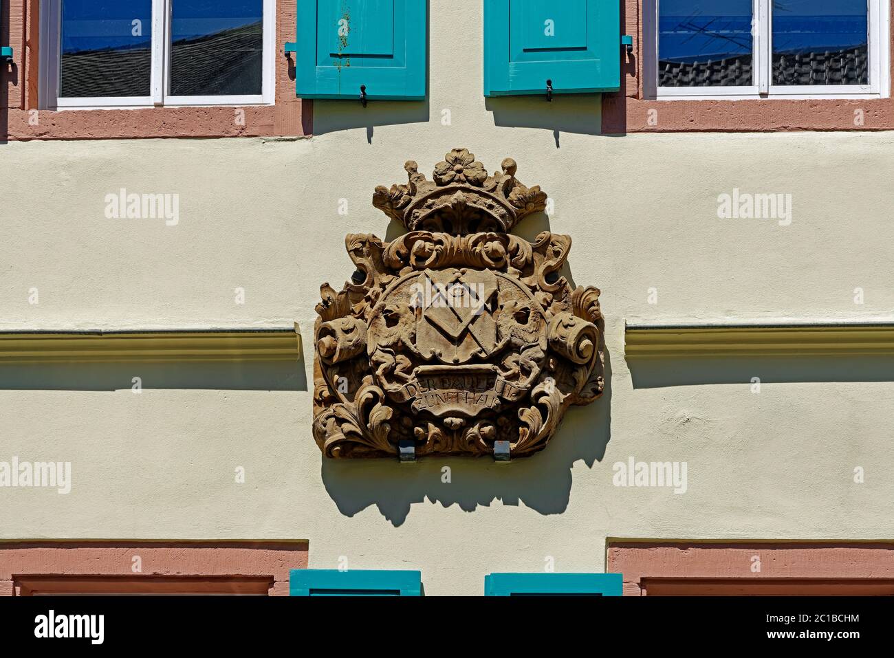 SchUM-Stadt, Häuserfront, Wappen, Der Bauleute Zunfthaus Stock Photo ...