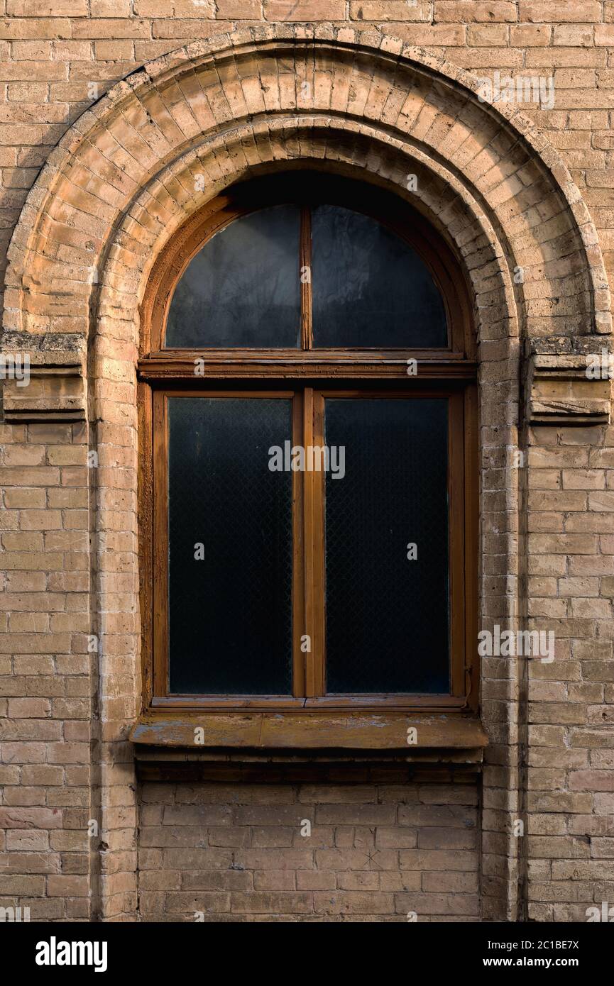 Maroon burgundy building hi-res stock photography and images - Alamy