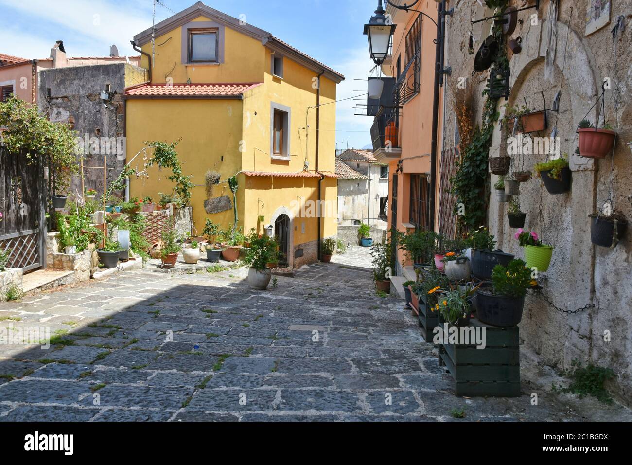 Old wall italian lifestyle hi-res stock photography and images - Alamy