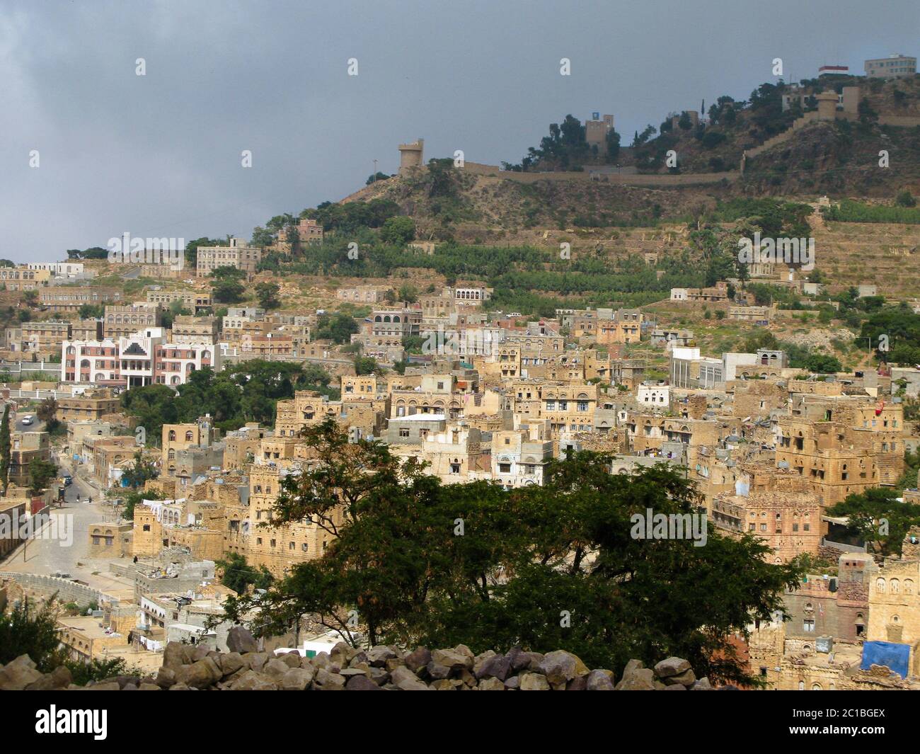 Aerial view to Mahwit city and Haraz mountain, Yemen Stock Photo - Alamy