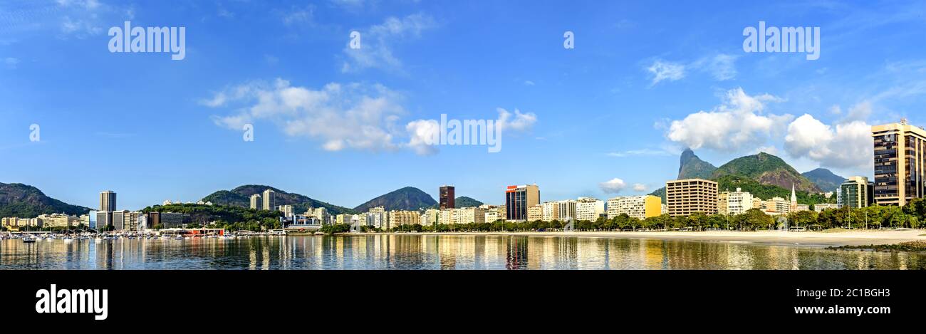 Botafogo beach sea, hills and buildings Stock Photo - Alamy