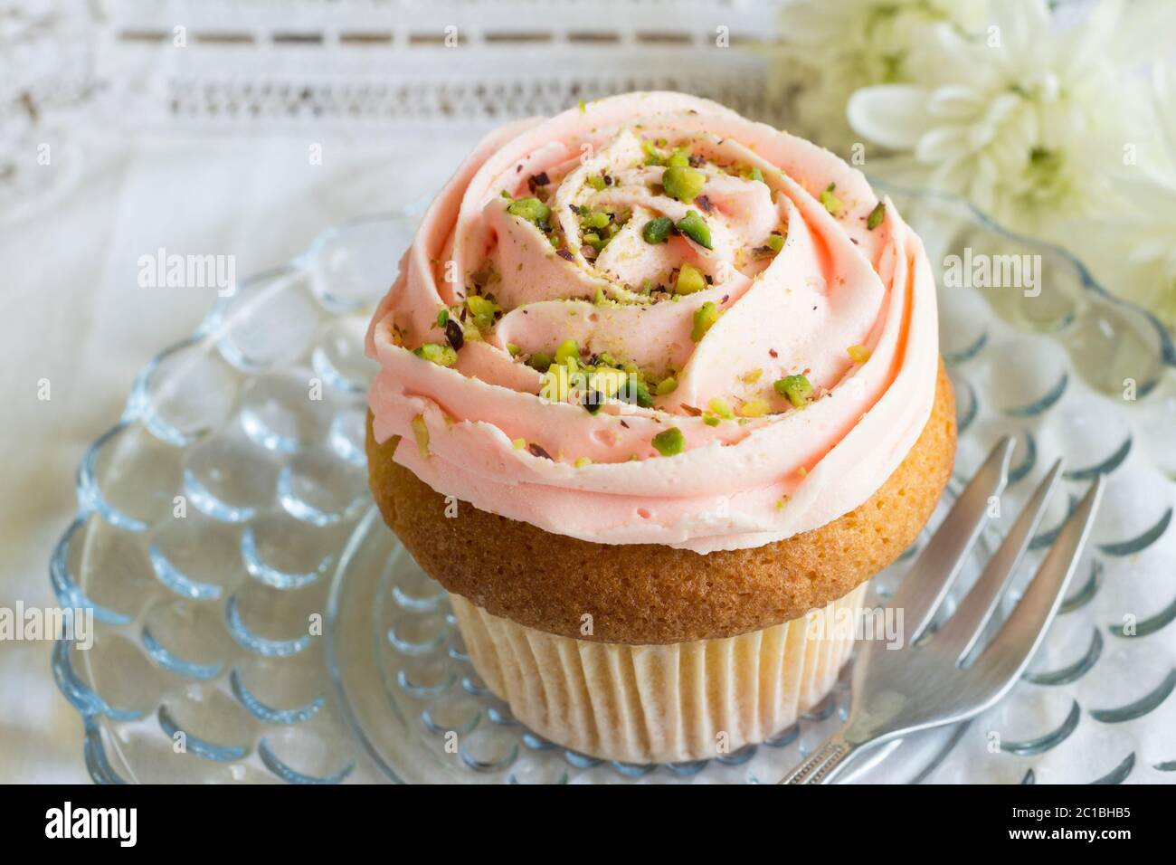 Pink iced cake hi-res stock photography and images - Alamy