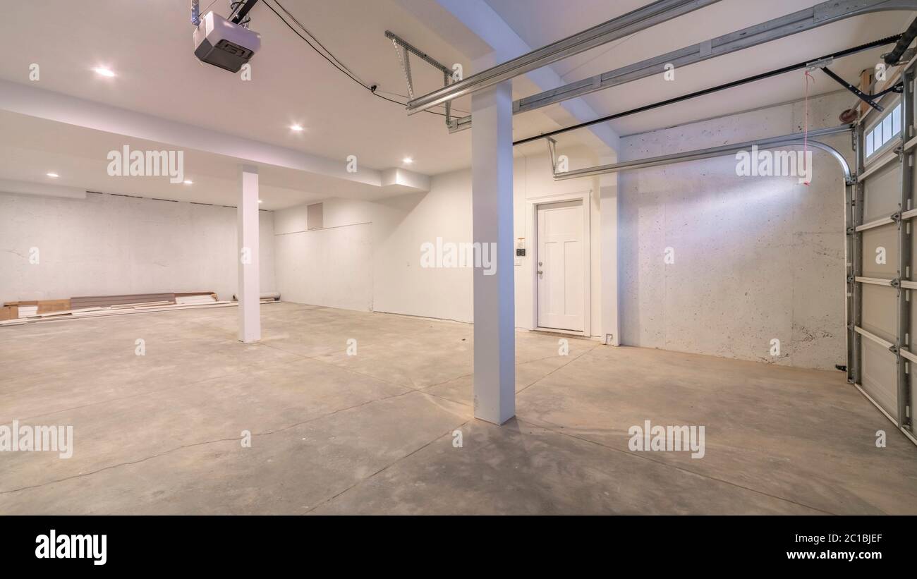 Panorama Empty garage interior with automatic motor interior Stock ...