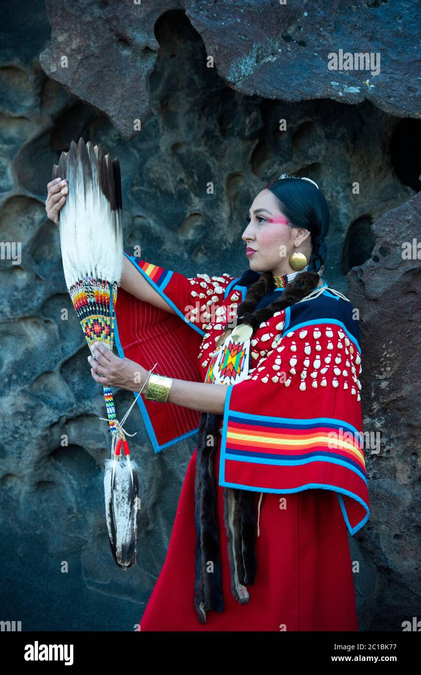 Shoshone woman hi-res stock photography and images - Alamy