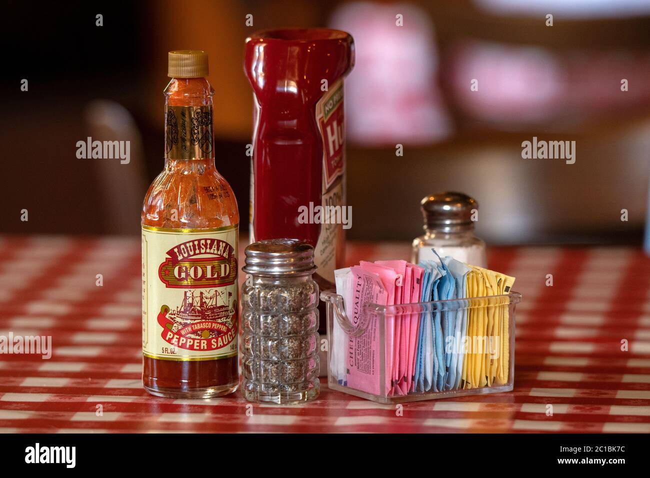 Condiments on restaurant table hi-res stock photography and images - Alamy