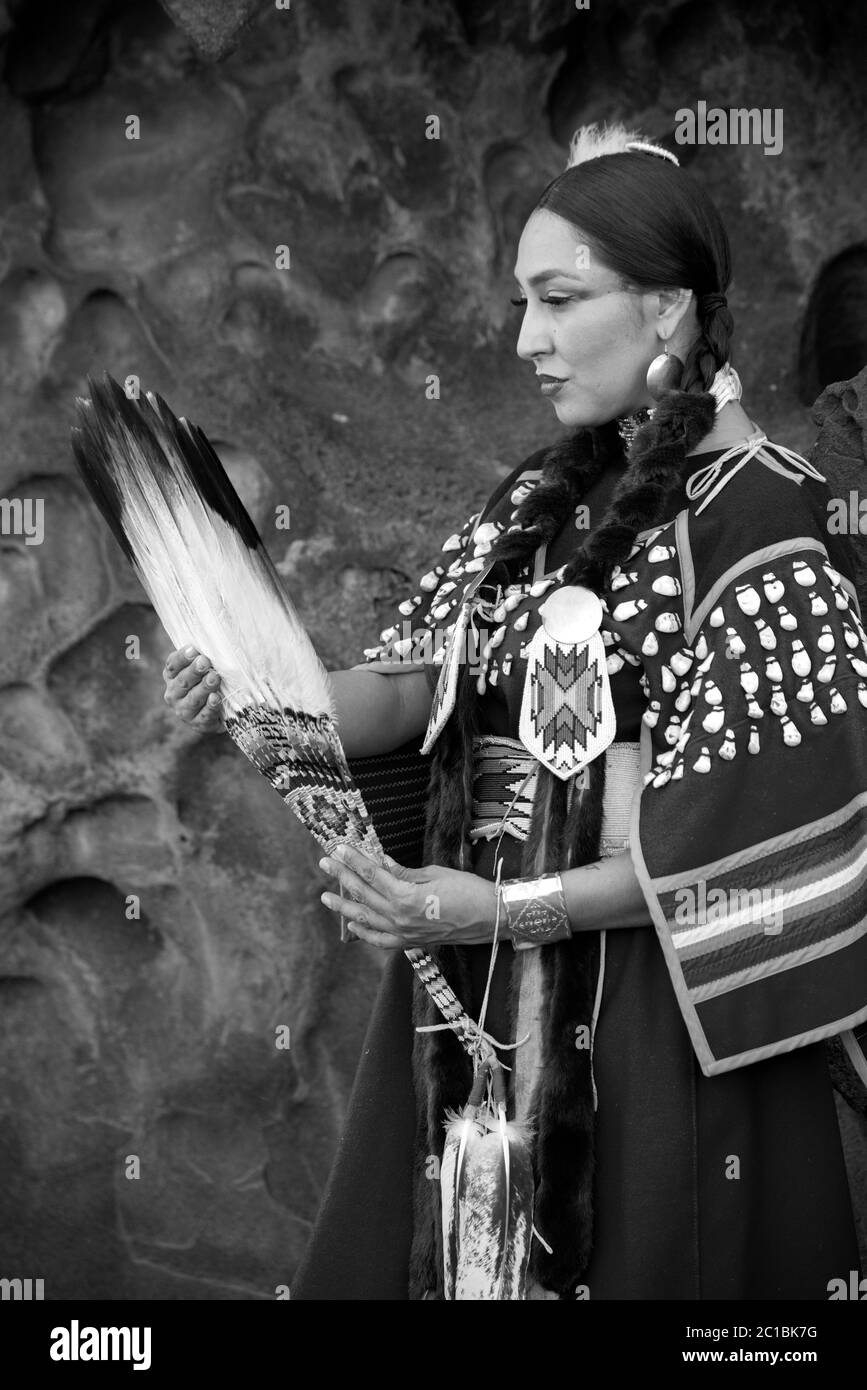 Shoshone woman hi-res stock photography and images - Alamy