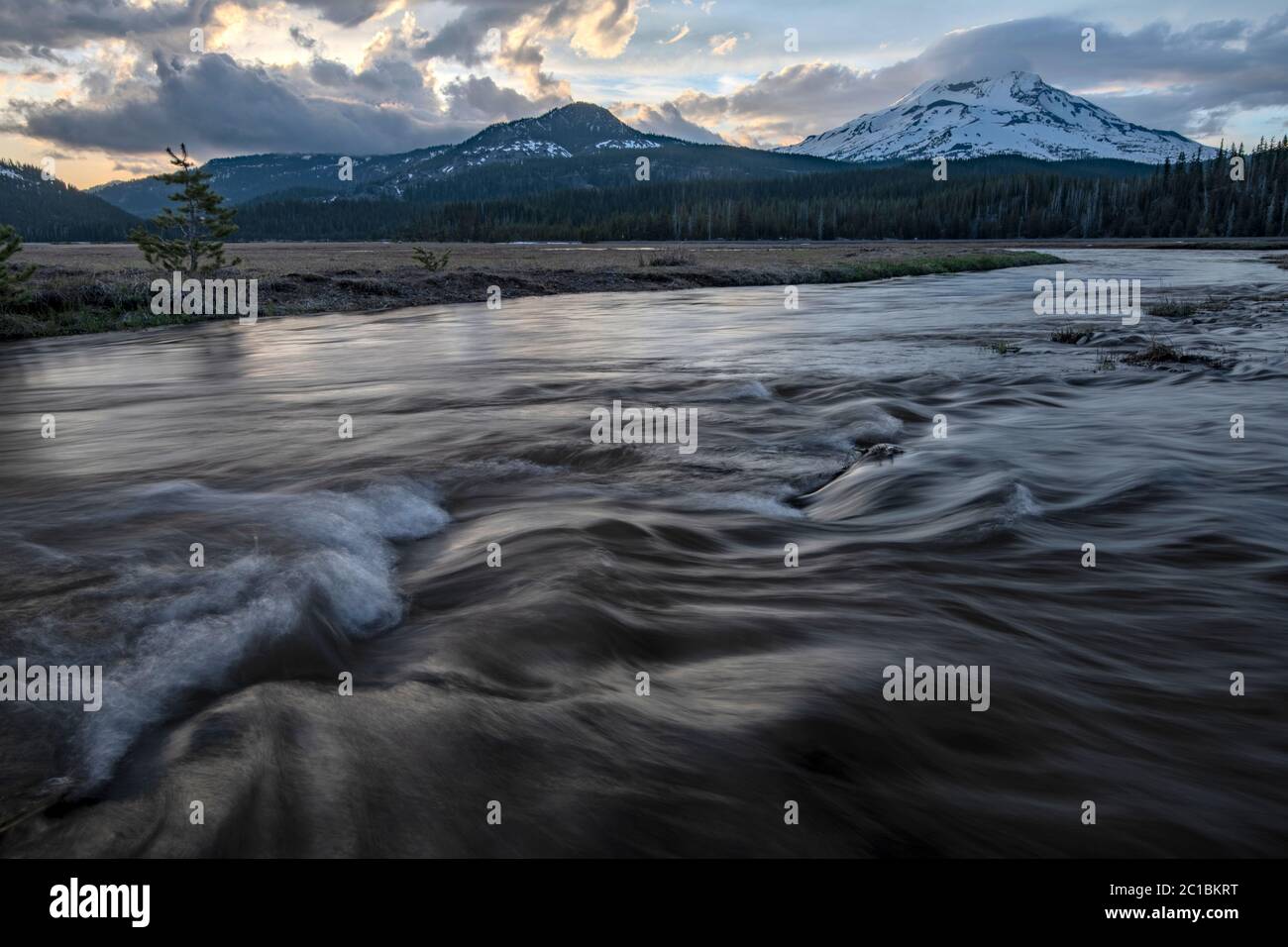 Central oregon cascades hi-res stock photography and images - Alamy