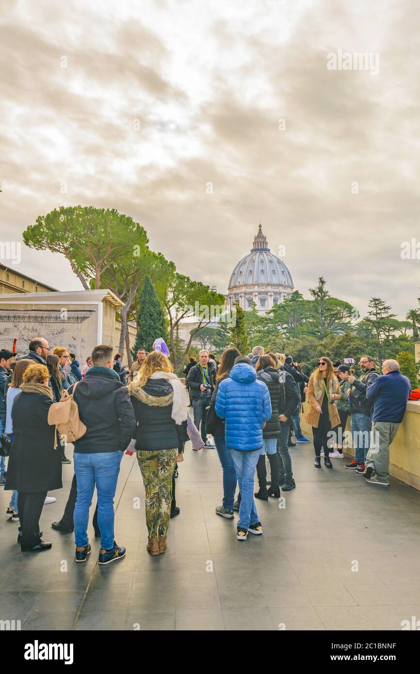 People at the vatican hi-res stock photography and images - Alamy