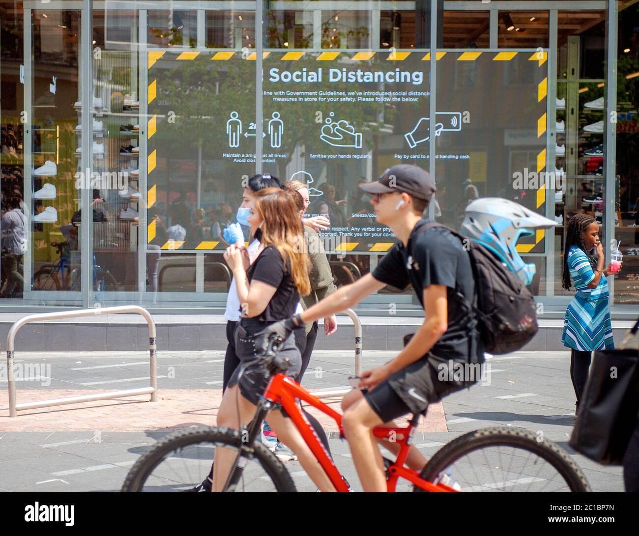 Non essential shops and stores re-open after coronavirus Covid-19 ...