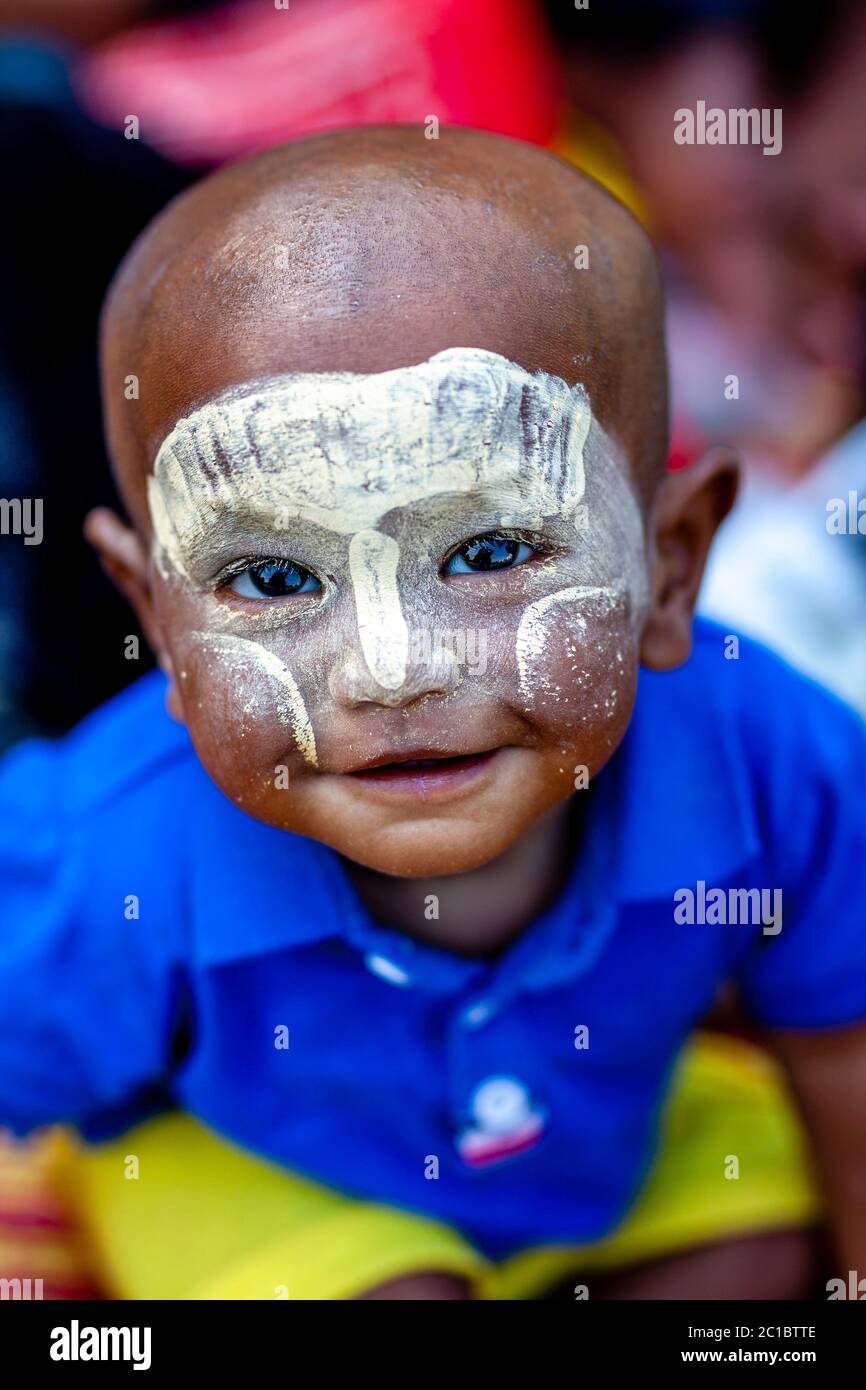 Burma happy child hi-res stock photography and images - Alamy