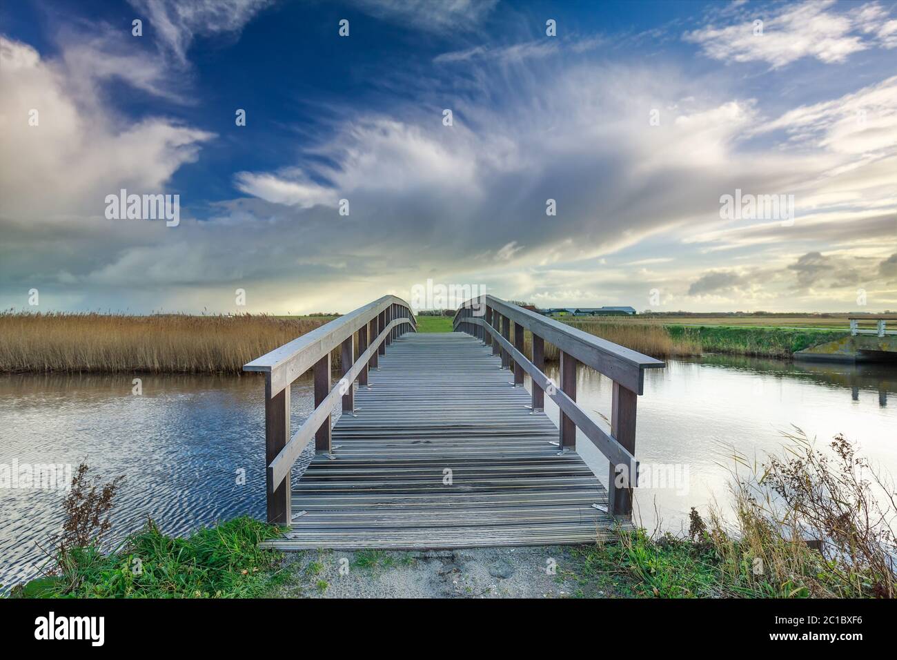 Blue sky bridge hi-res stock photography and images - Alamy
