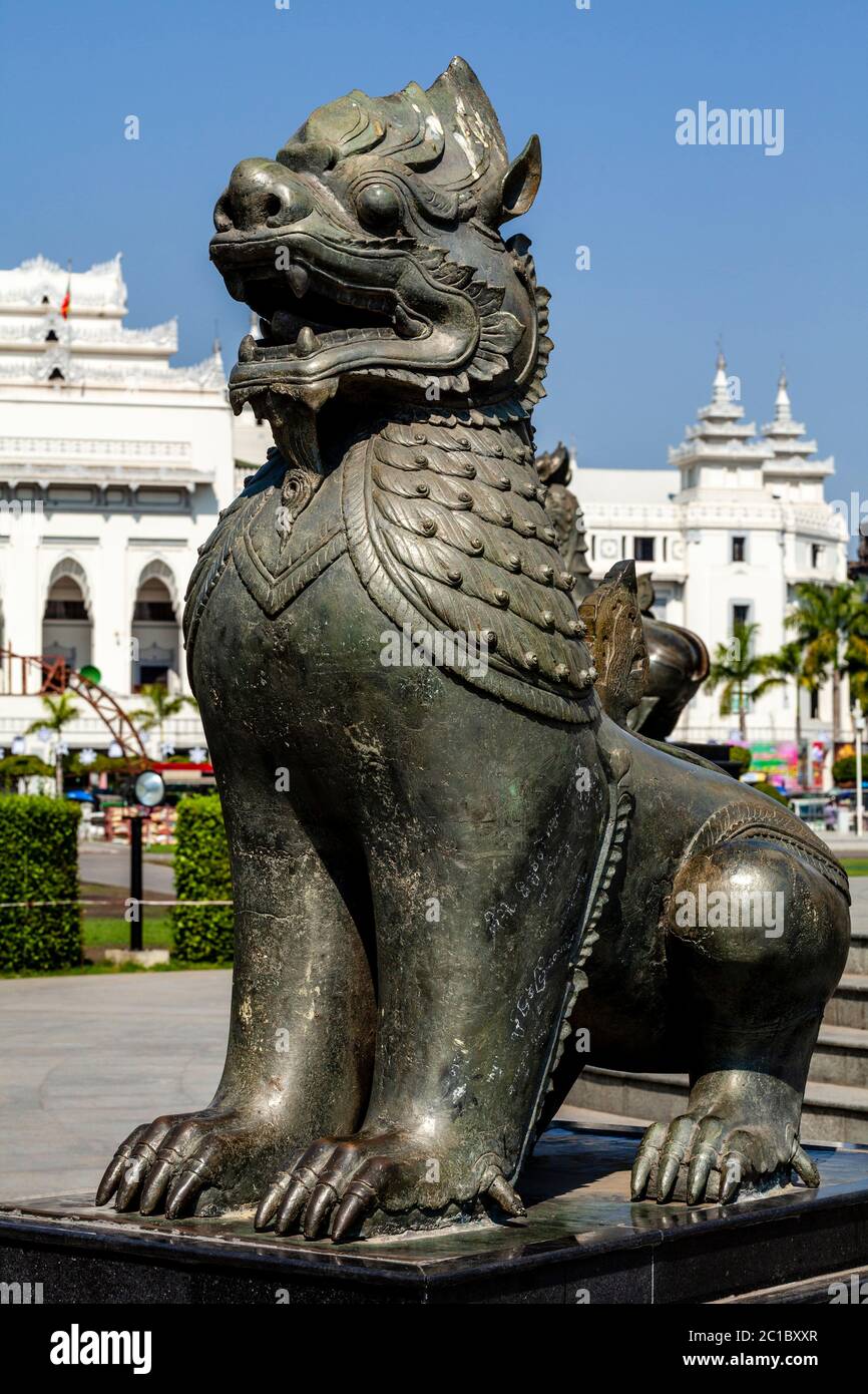 Chinthe statues hi-res stock photography and images - Alamy