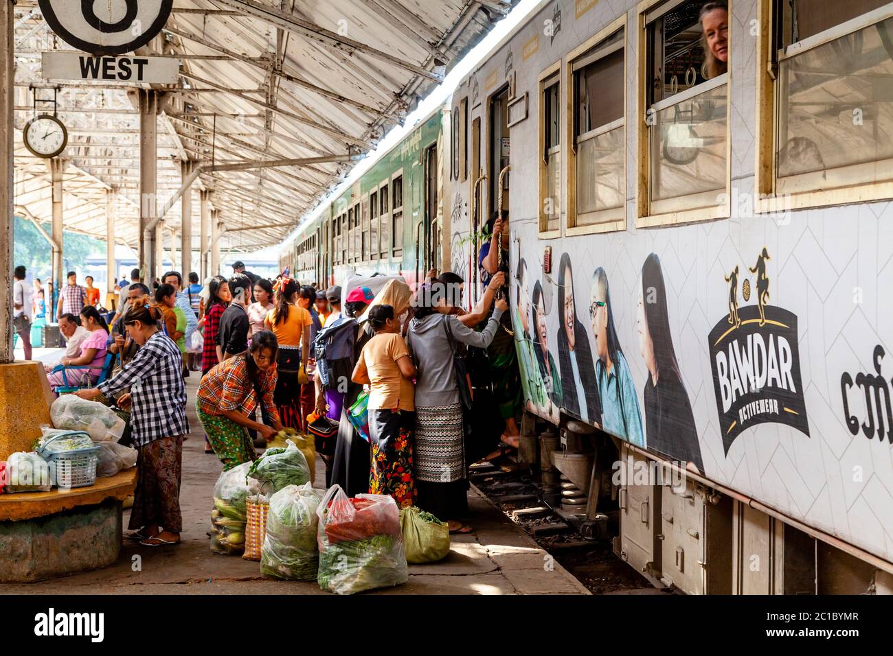 Myanmar railway hi-res stock photography and images - Alamy