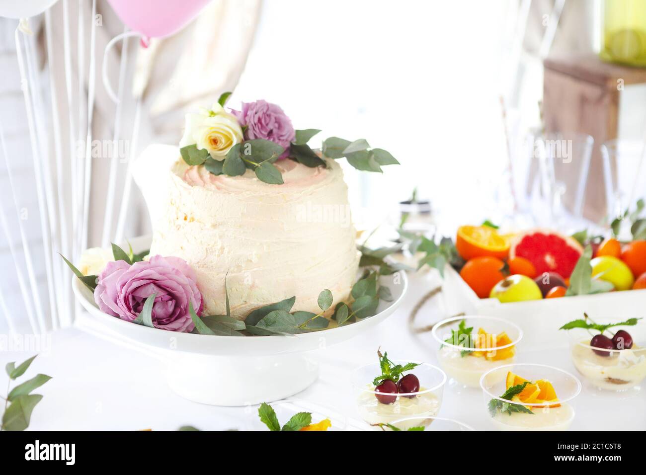Birthday cake on table setting hi-res stock photography and images - Alamy