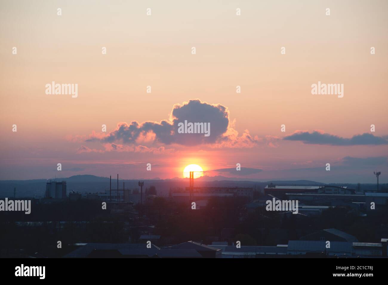 City skyline against sunset beautiful hi-res stock photography and ...