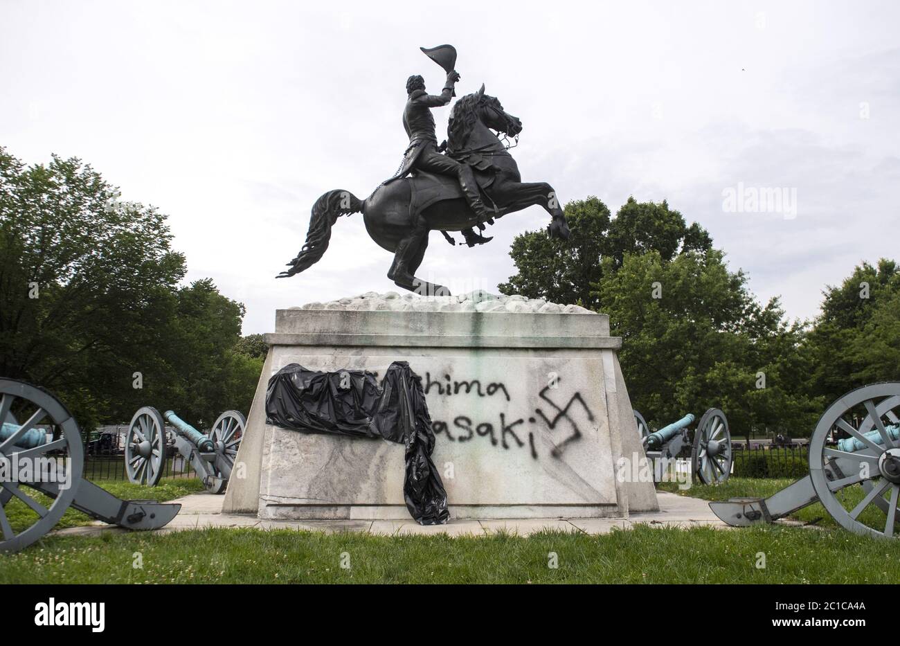 Swastika graffiti united states hi-res stock photography and images - Alamy