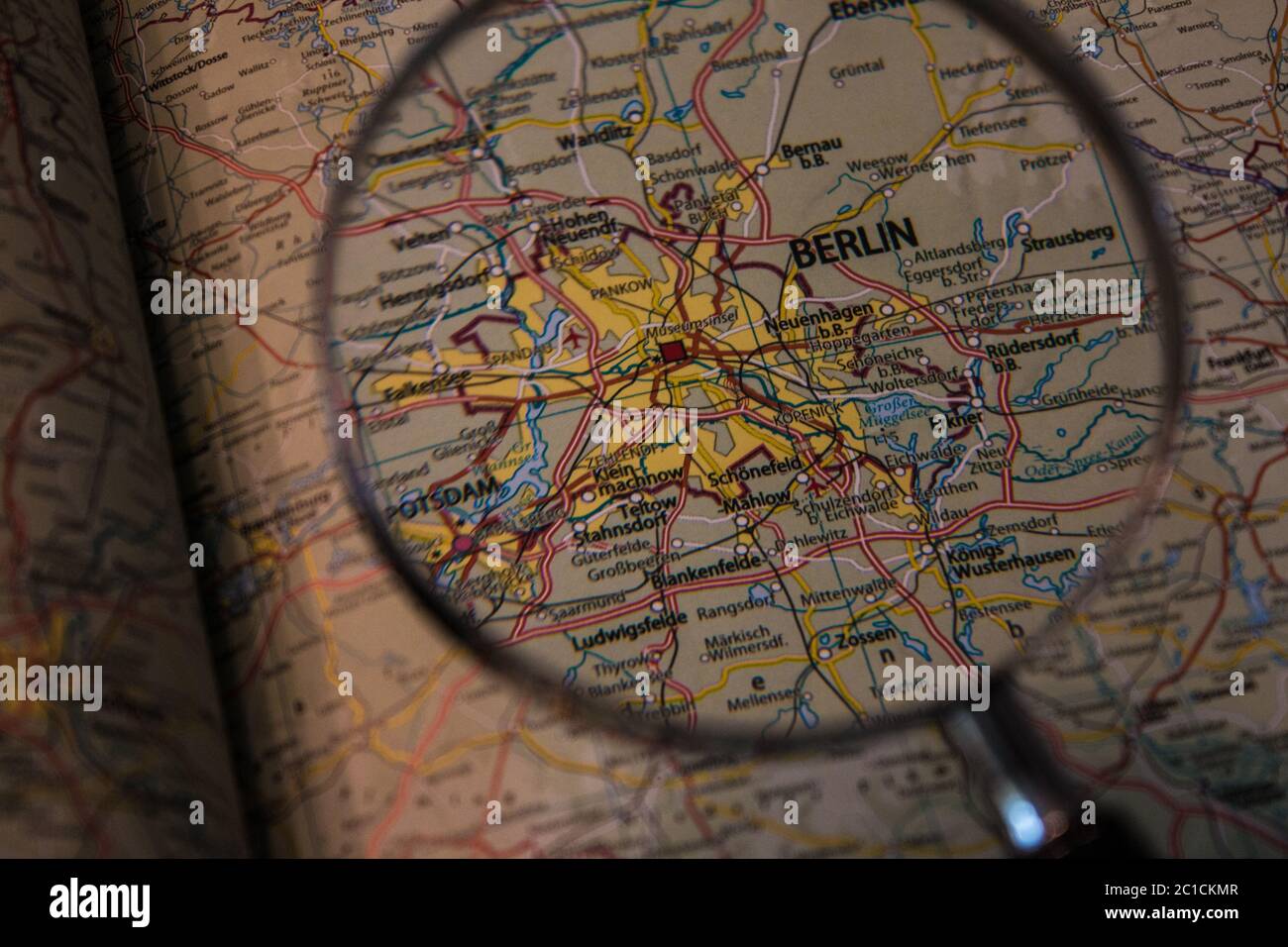 Magnifier map hi-res stock photography and images - Alamy