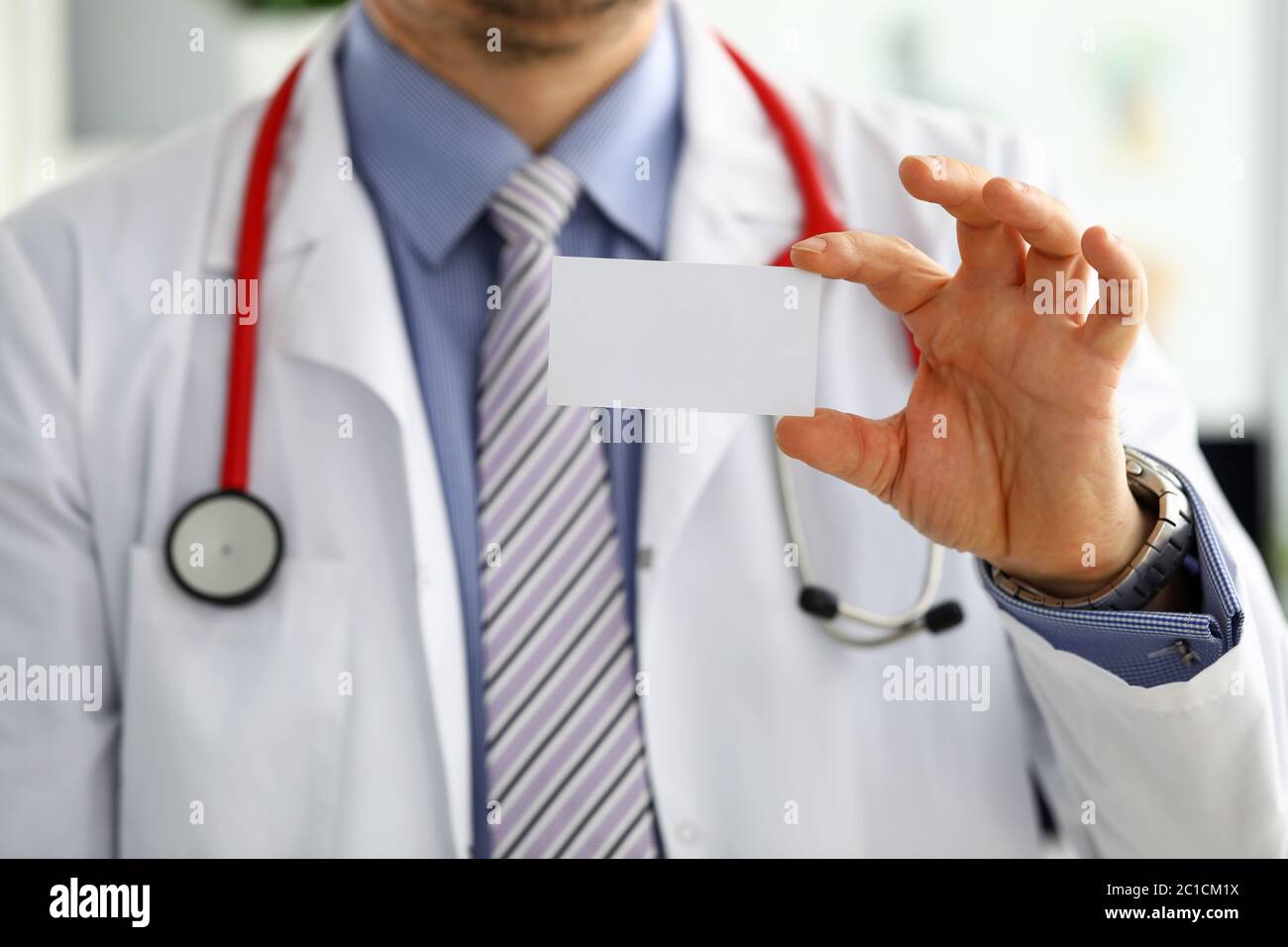 Male medicine doctor hand holding blank calling card Stock Photo - Alamy