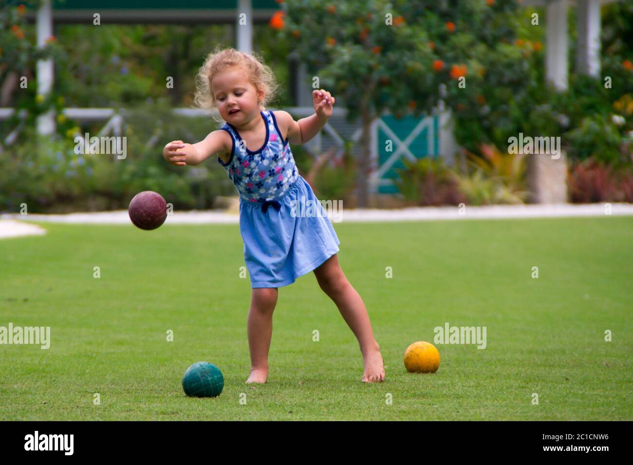 Ball girl hi-res stock photography and images - Alamy